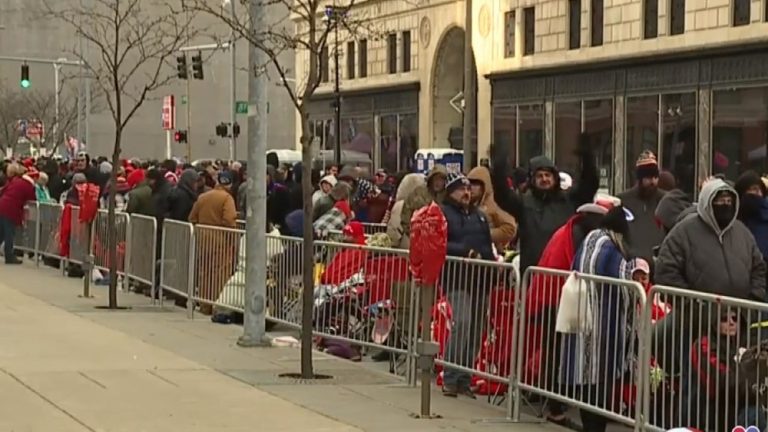 Yuuuuge crowd lining up for the Trump rally in Toledo, Ohio - Bookworm Room